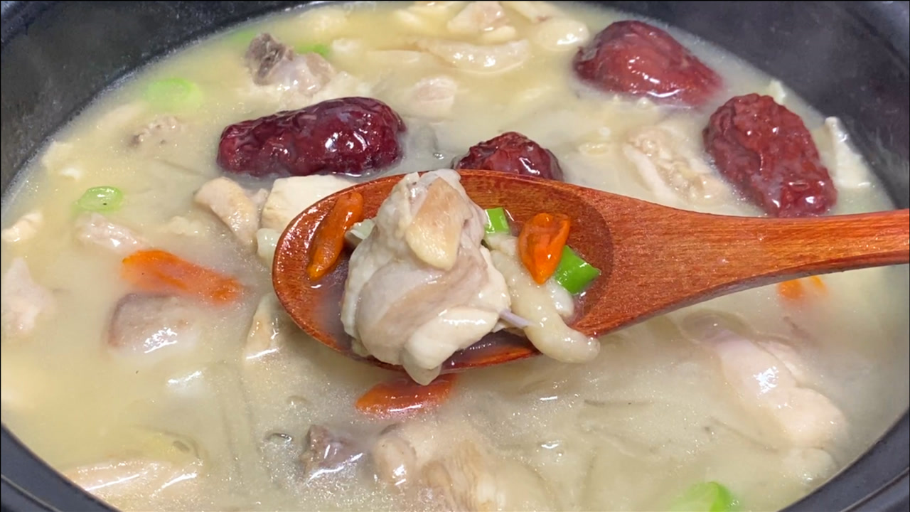 炖鸡汤 以鸡香菇红枣为主用料的菜品 搜狗百科