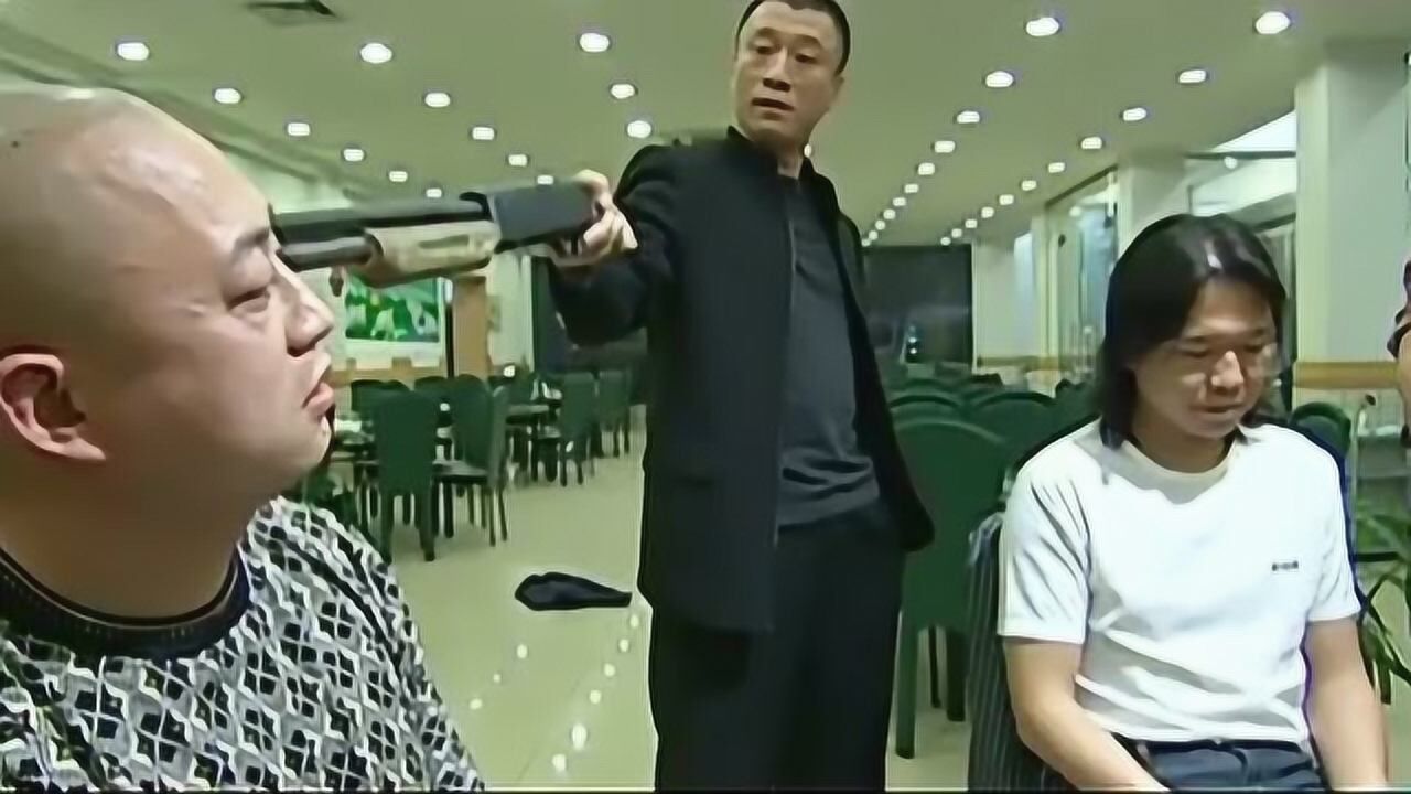 以后在公共场合见到我和我的兄弟,必须叫一声爷,不然见你一次打你一次腾讯视频