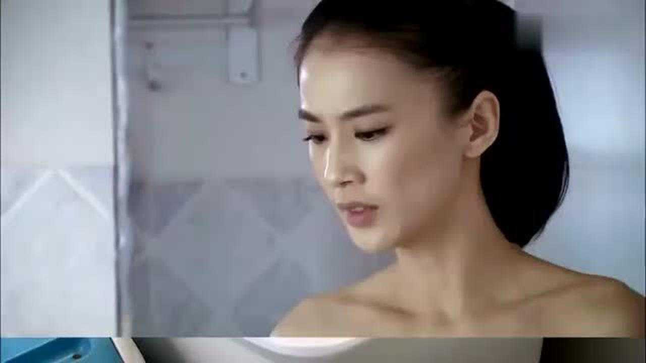 美女洗澡不拿衣服,撒娇求小伙借她衣服穿,小伙抵挡不住了腾讯视频