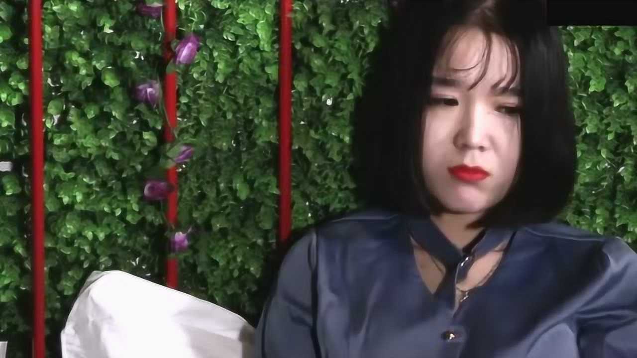 美女在被窝里放屁,居然把老公熏的不行,太搞笑了!腾讯视频