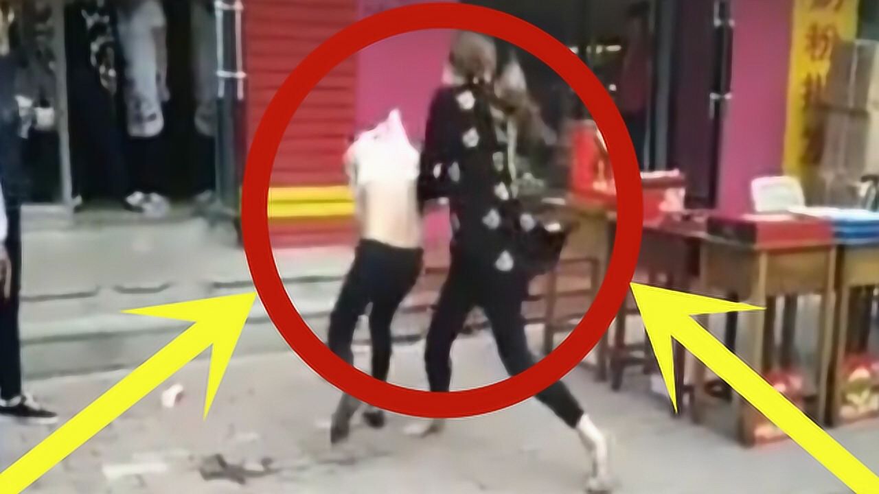 实拍:原配上去就把小三衣服给扒下,监控拍下小三凄惨全程!腾讯视频