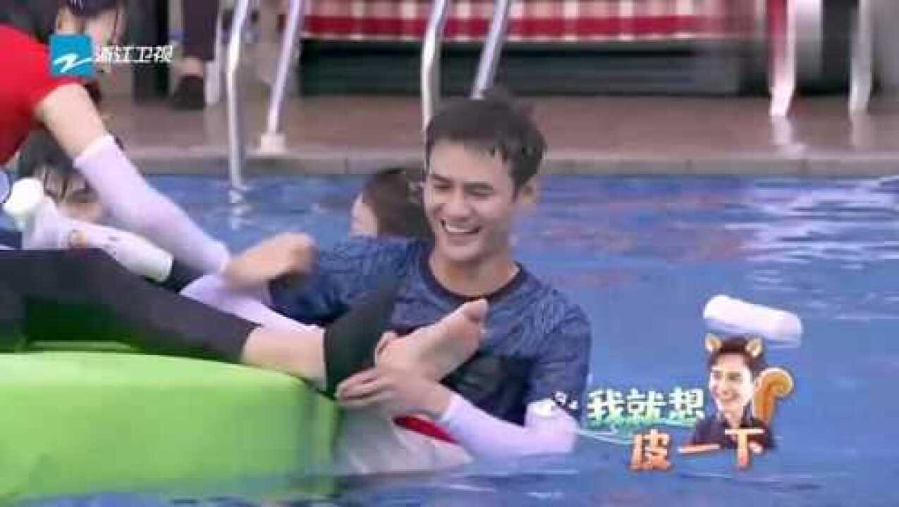 王凯力量不足就智取，脱掉魏大勋袜子挠脚心，这招够狠！腾讯视频
