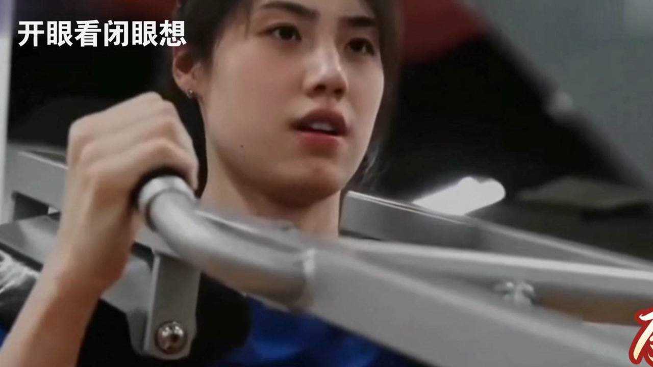 东京奥运会200米蝶泳冠军张雨霏日常训练画面,运动员背后付出努力是常人无法想象的 腾讯视频