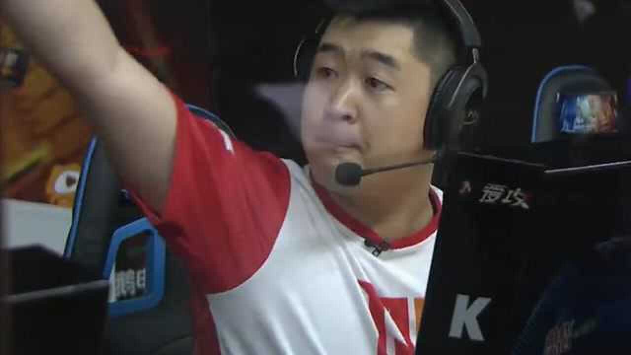 CFPL S12总决赛:AG vs 情久，AK大帝林肯单局四杀._腾讯视频