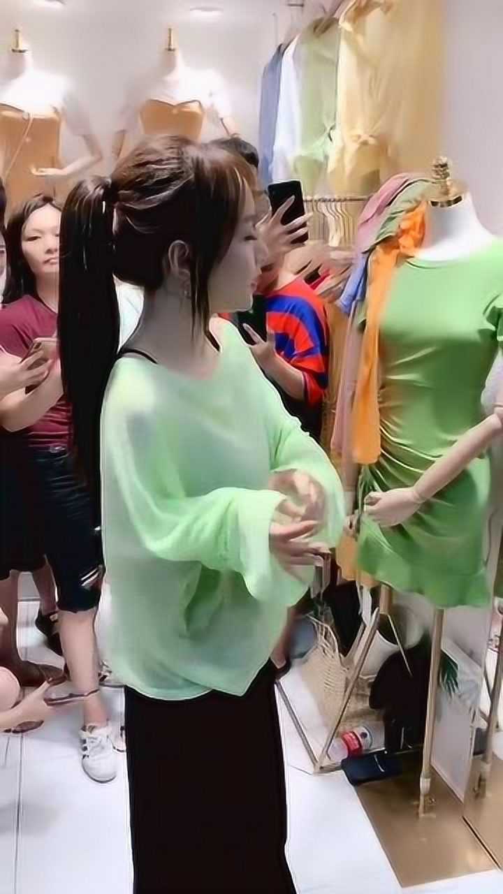当众换内衣，完全没有不好意思腾讯视频 