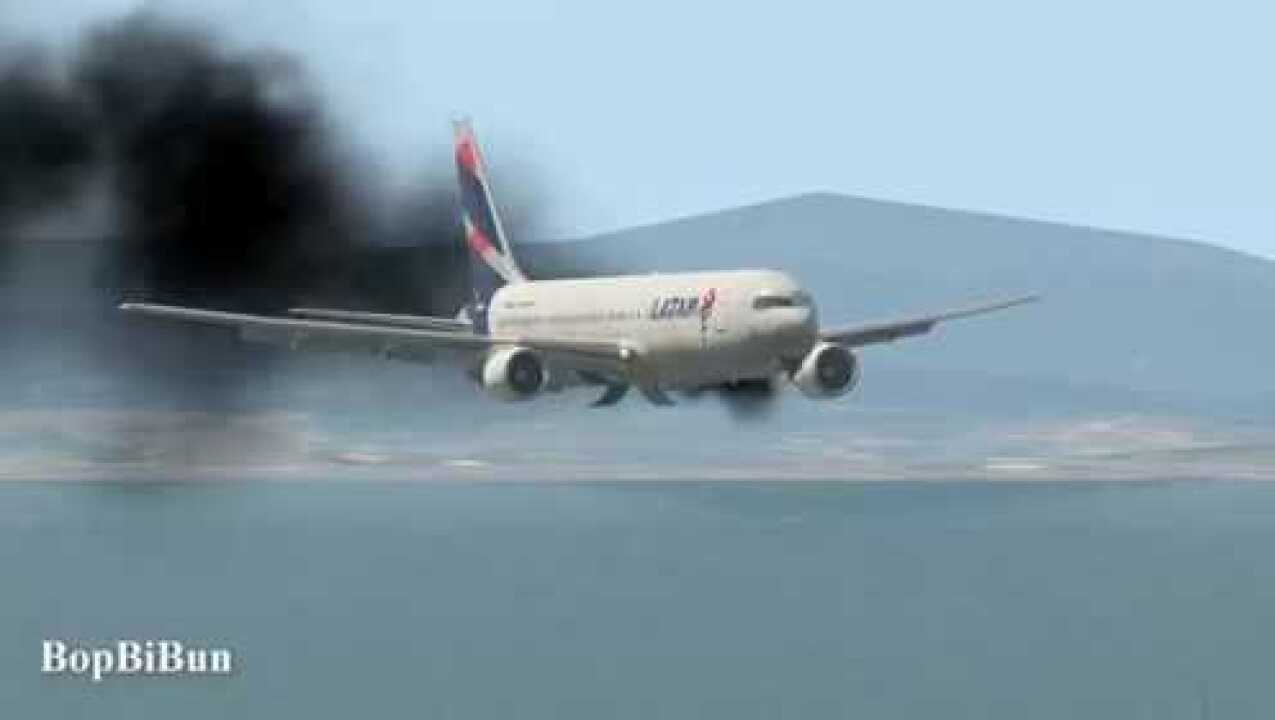 B767发动机突然着火，在机场紧急降落时甩尾漂移才停稳！_腾讯视频