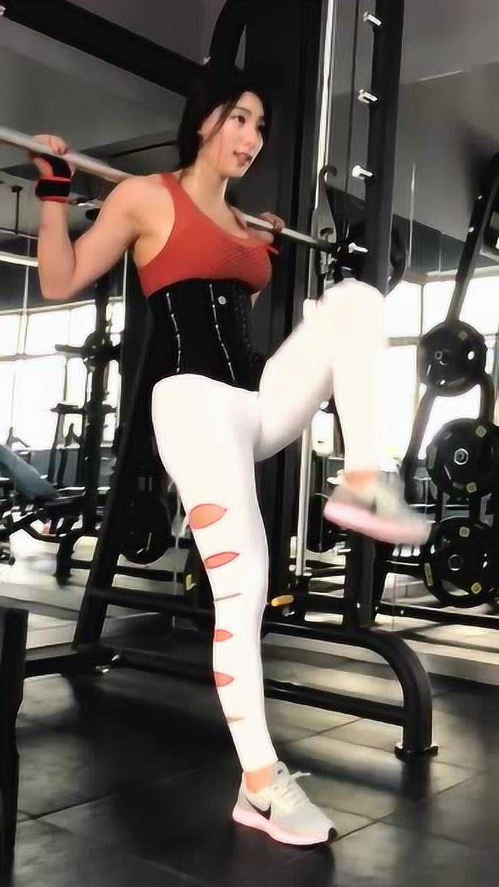 中国健身第一美女日常训练，大腿肌肉把裤子都撑破了腾讯视频