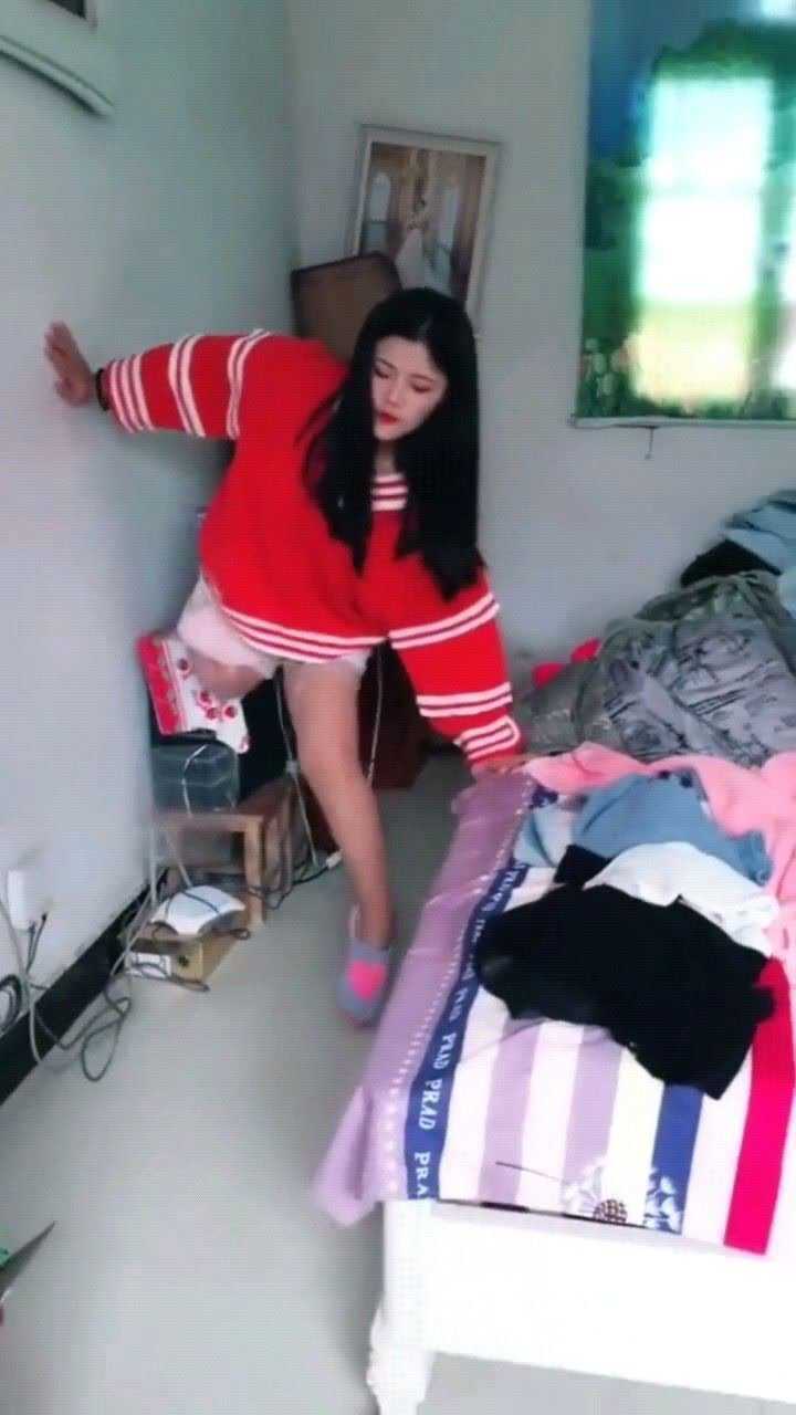 截肢女孩尝试走路,看到这一幕,真令人心酸腾讯视频