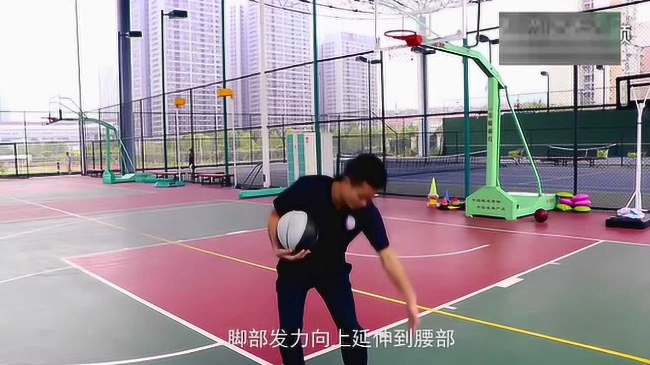 篮球教学：双手胸前投篮基础教学，一共分为三个部分！ 