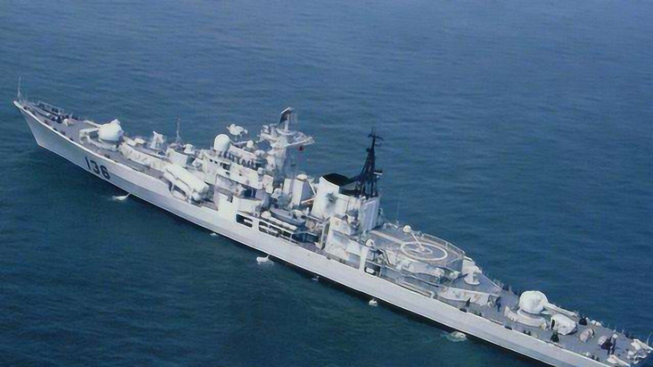 052D驱逐舰的130毫米舰炮，威力巨大，能击沉二战战列舰吗_腾讯视频