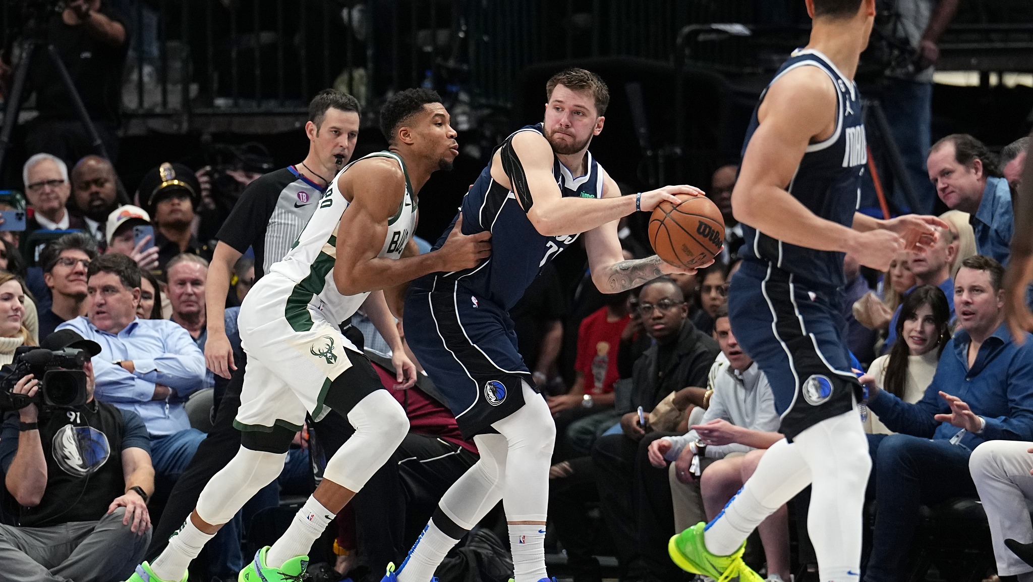 达拉斯独行侠_NBA常规赛：雄鹿106-105独行侠_NBA常规赛：雄鹿106-105独行侠_【回放】雄鹿vs独行侠中文解说全场回放_高清 ...