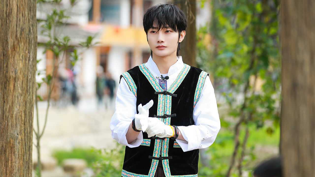 花絮：刘也为了感谢小男孩，把自己喜欢的老鹰玩具送给他，好暖_高清1080P在线观看平台_腾讯视频