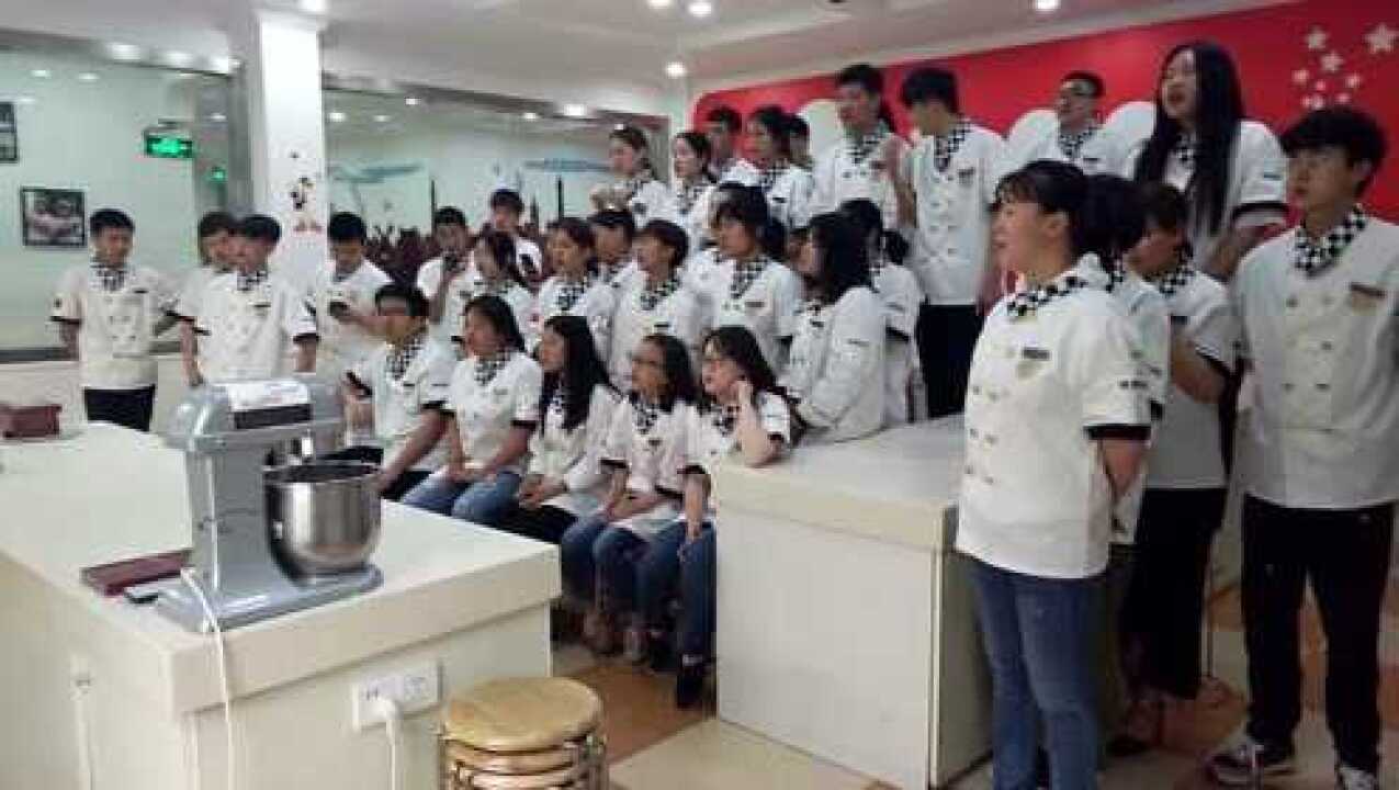 30人的《西海情歌》合唱版，西点师们唱的真是太好听了！_高清1080P在线观看平台_腾讯视频