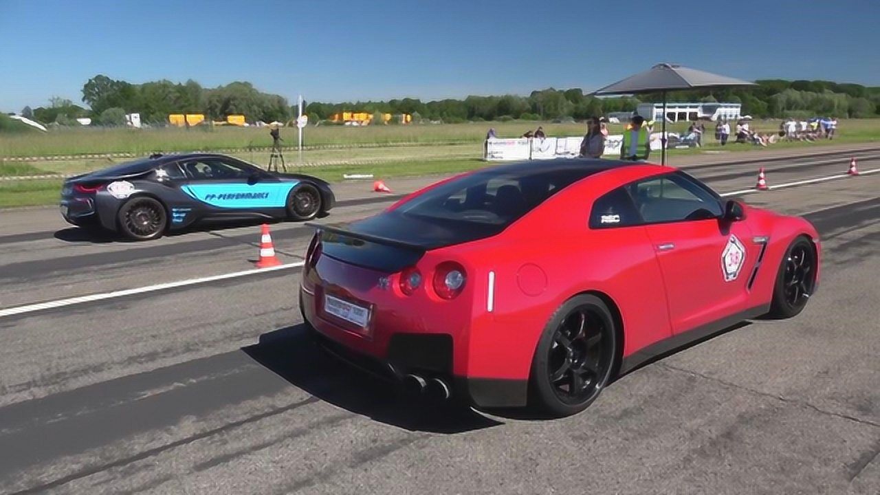 3缸宝马i8单挑6缸GTR，起步瞬间，才知道差距有多大？_腾讯视频