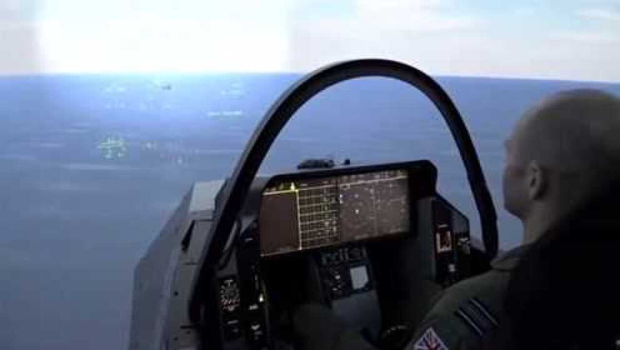 感受下黑科技：用F35战斗机模拟器练习航母垂直降落！_腾讯视频