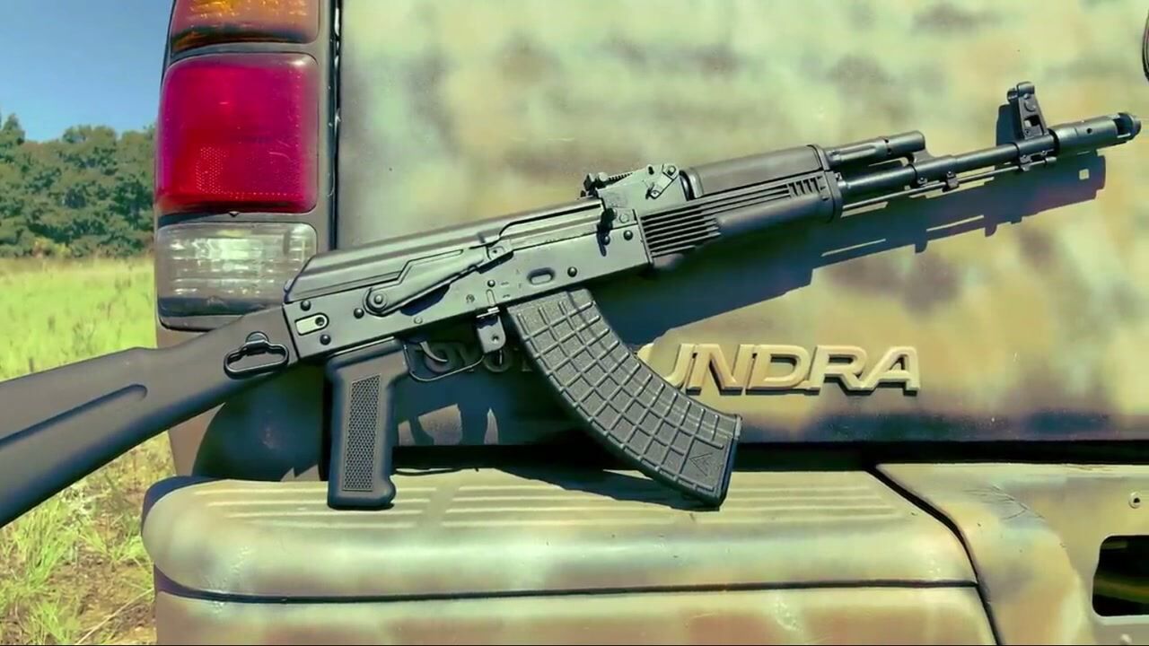 AK-103突击步枪，精神小伙靶场射击测试，该枪主要用于出口_腾讯视频