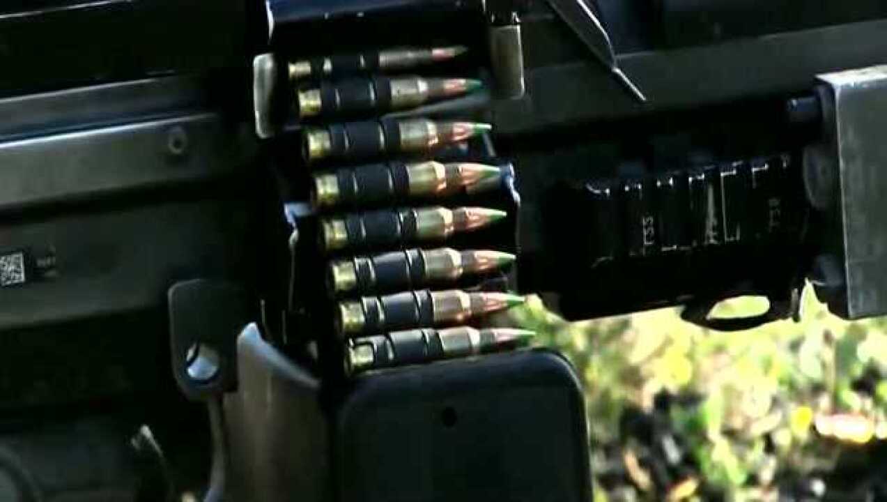 美军M249，VS，M240，谁更胜一寿呢？_腾讯视频