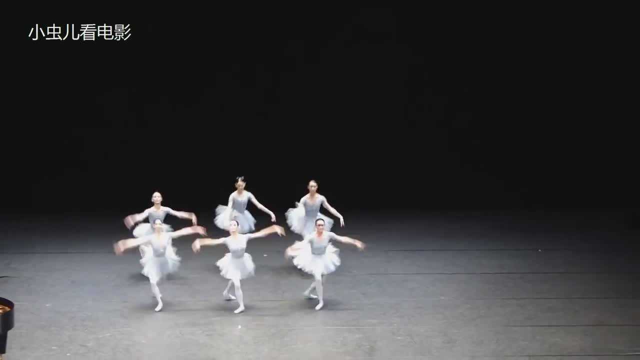 超火的搞笑天鹅舞，戴眼镜的小天鹅屡出状况，不知道是不是故意的_高清1080P在线观看平台_腾讯视频