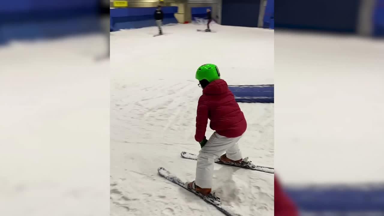 萌萌哒！小孩子第一次滑雪体验实拍，玩的也太开心了吧_高清1080P在线观看平台_腾讯视频