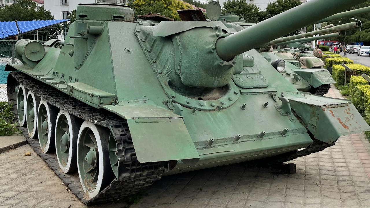 仅进口99辆的SU-100坦克歼击车_腾讯新闻