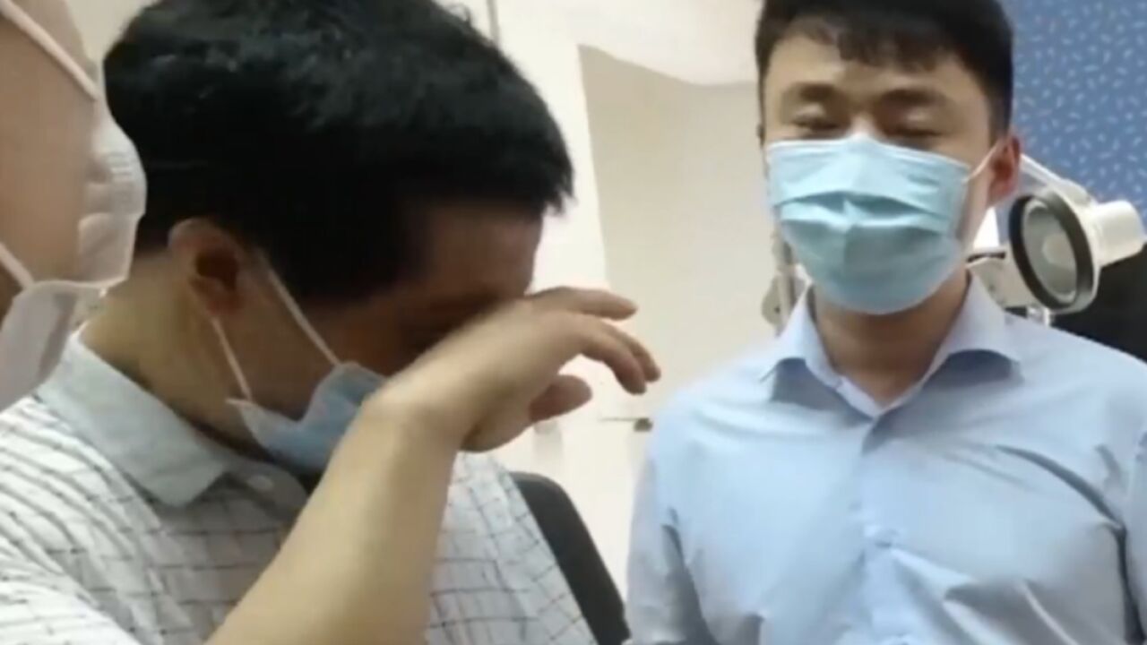 陶勇医生伤好后重返医院,听到他的遭遇,患者心疼痛哭腾讯视频
