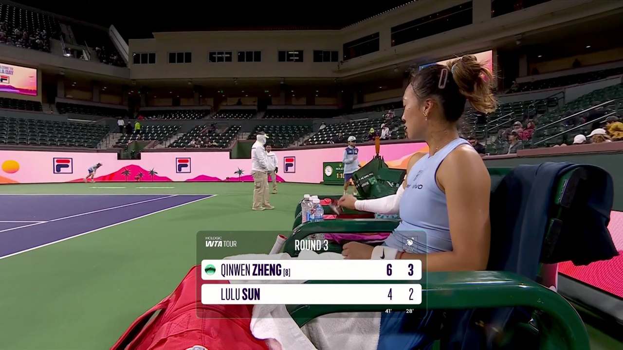 WTA1000印第安维尔斯站1/16决赛：郑钦文vs孙璐璐丨识破套路！郑钦文看穿对手上网意图回球破发_腾讯新闻