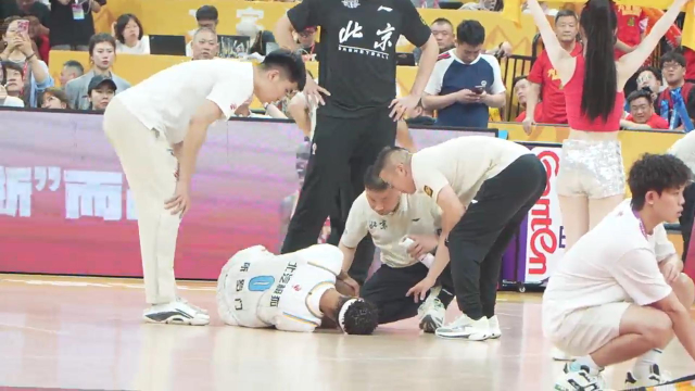 CBA总决赛G5-现场直击北京男篮外援所罗门受伤瞬间_腾讯新闻