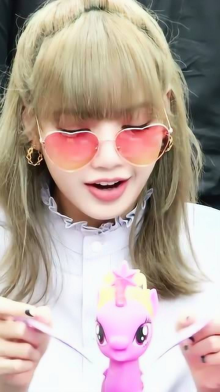 Lisa喝水太可爱了，咬吸管可还行？_高清1080P在线观看平台_腾讯视频