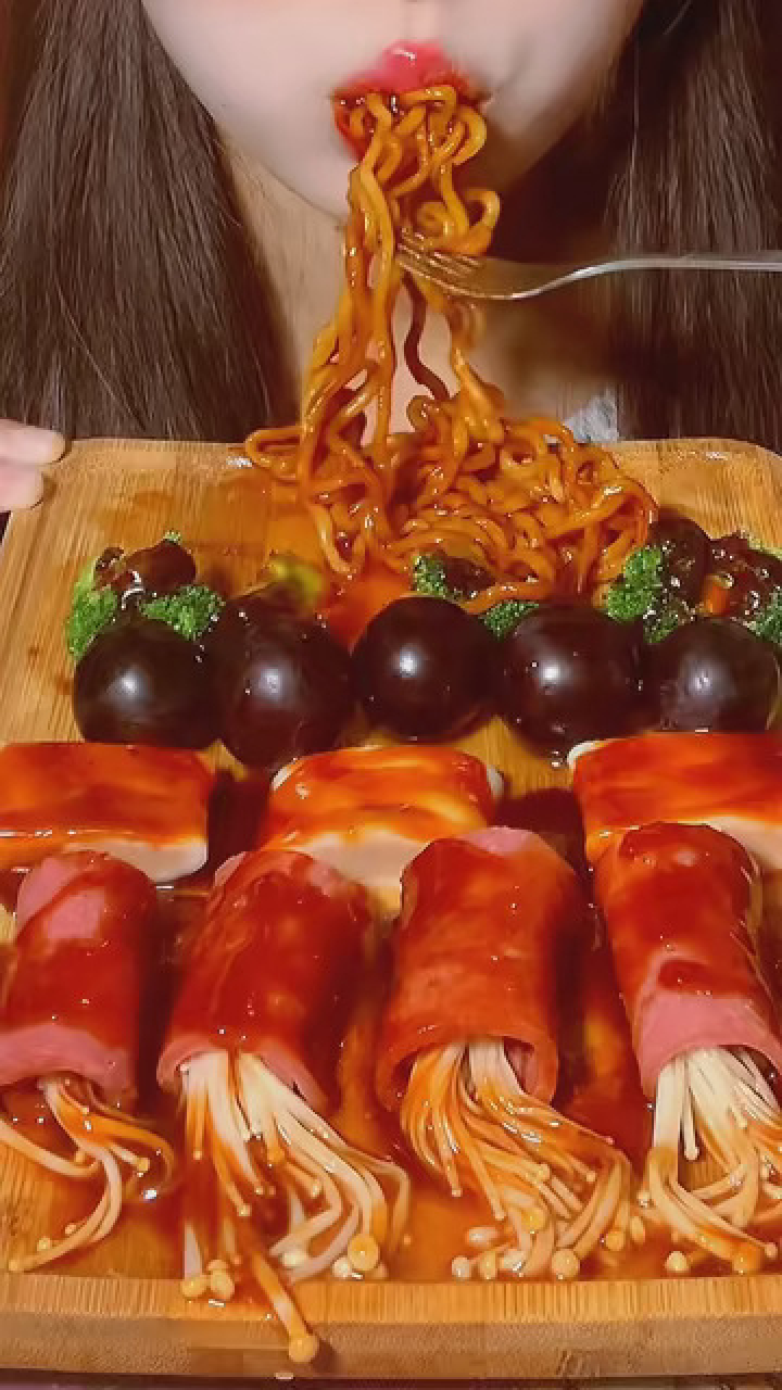 美食拼盘来喽连续打出“ccc”会出现什么神奇的词呢（我：吃吃吃）#自制美食拼盘#提到了你_高清1080P在线观看平台_腾讯视频