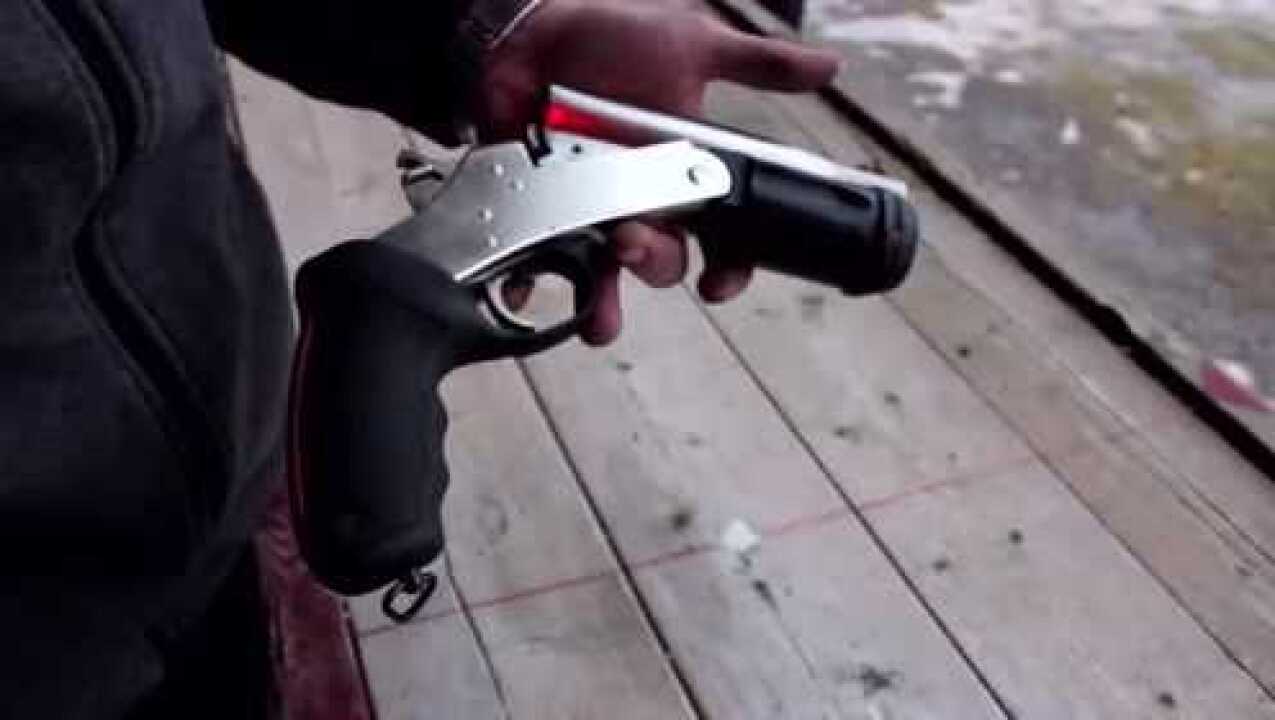 超短散弹手枪究竟有多厉害？老外虎口差点被震裂！_高清1080P在线观看平台_腾讯视频