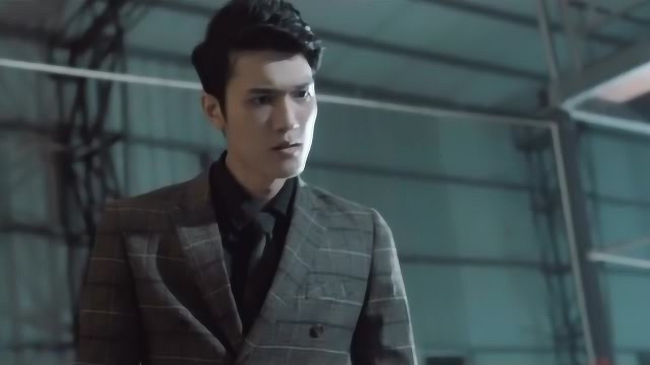女孩被绑架，小伙在她的身上绑了炸弹腾讯视频
