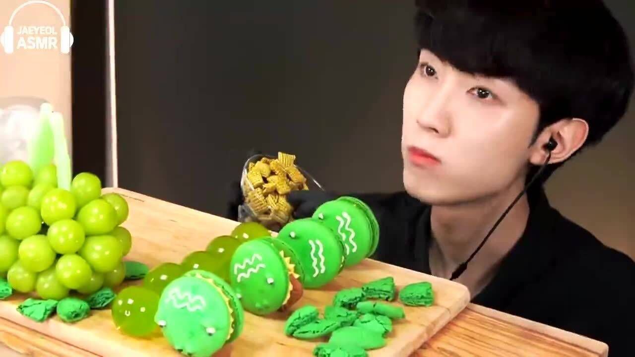 【JaeYeol】绿绿的食物篇：香印青提、葡萄果冻、马卡龙、蜡瓶糖等_腾讯视频