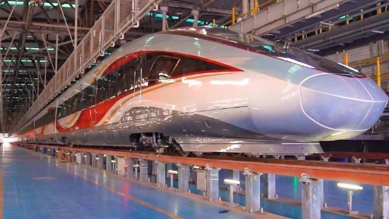 近日，有细心网友发现CR400BFAZ型长编组复兴号智能动车组来了乘坐起来会有哪些新奇体验？车上又有哪些精巧的设计_高清1080P在线观看平台 ...