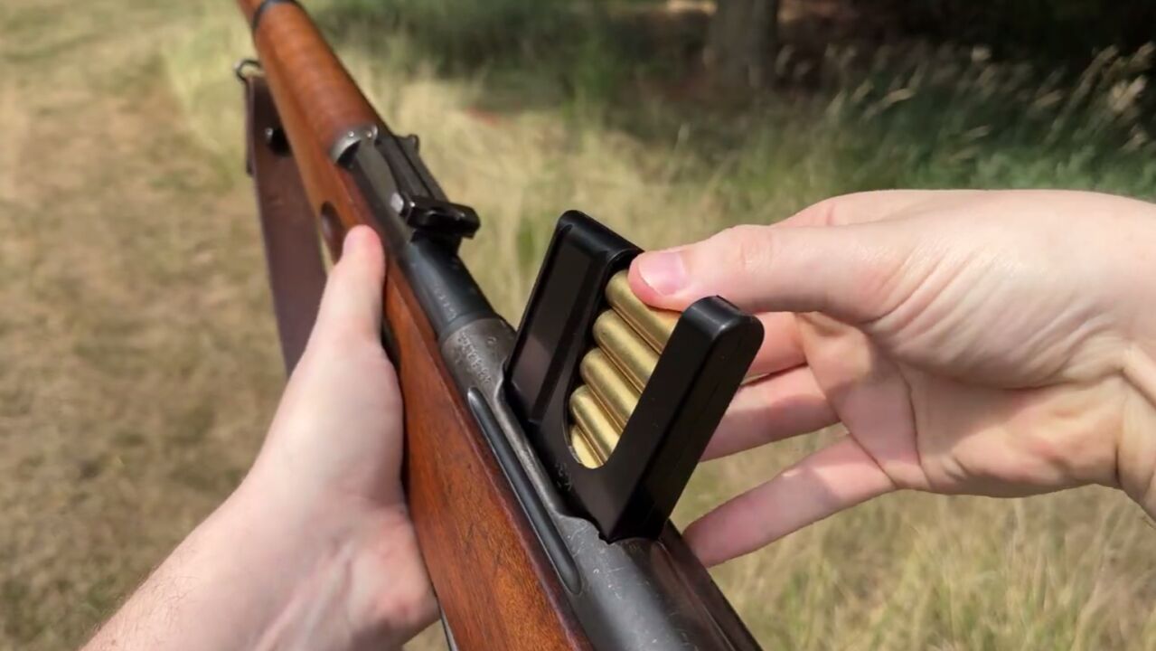 瑞士施密特-鲁宾M1889步枪，采用直拉式枪机，射速比98K稍快一些_腾讯视频