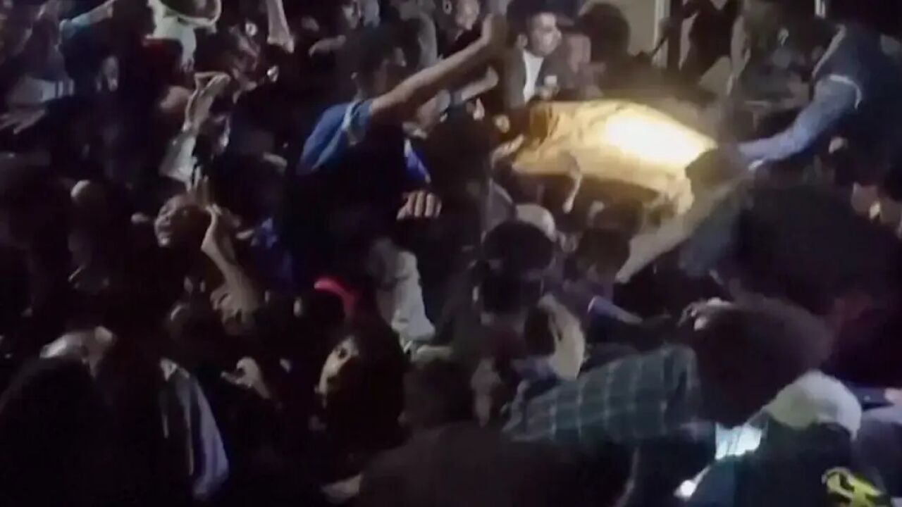 也门首都慈善活动发生踩踏事件，造成80死高清1080p在线观看平台腾讯视频
