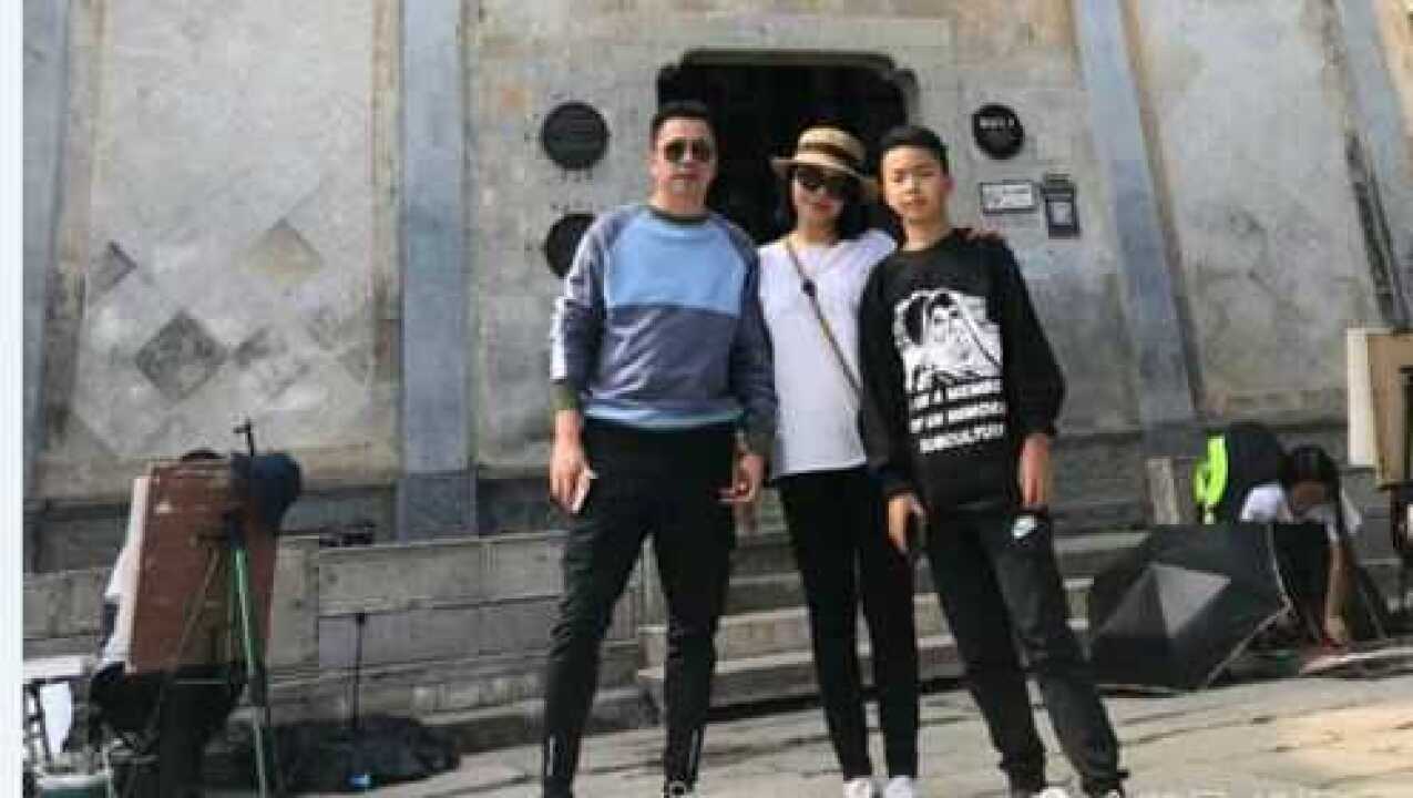 王中磊夫妇国庆带儿子出游，夫妻俩恩爱满屏，威廉长高变帅_高清1080P在线观看平台_腾讯视频