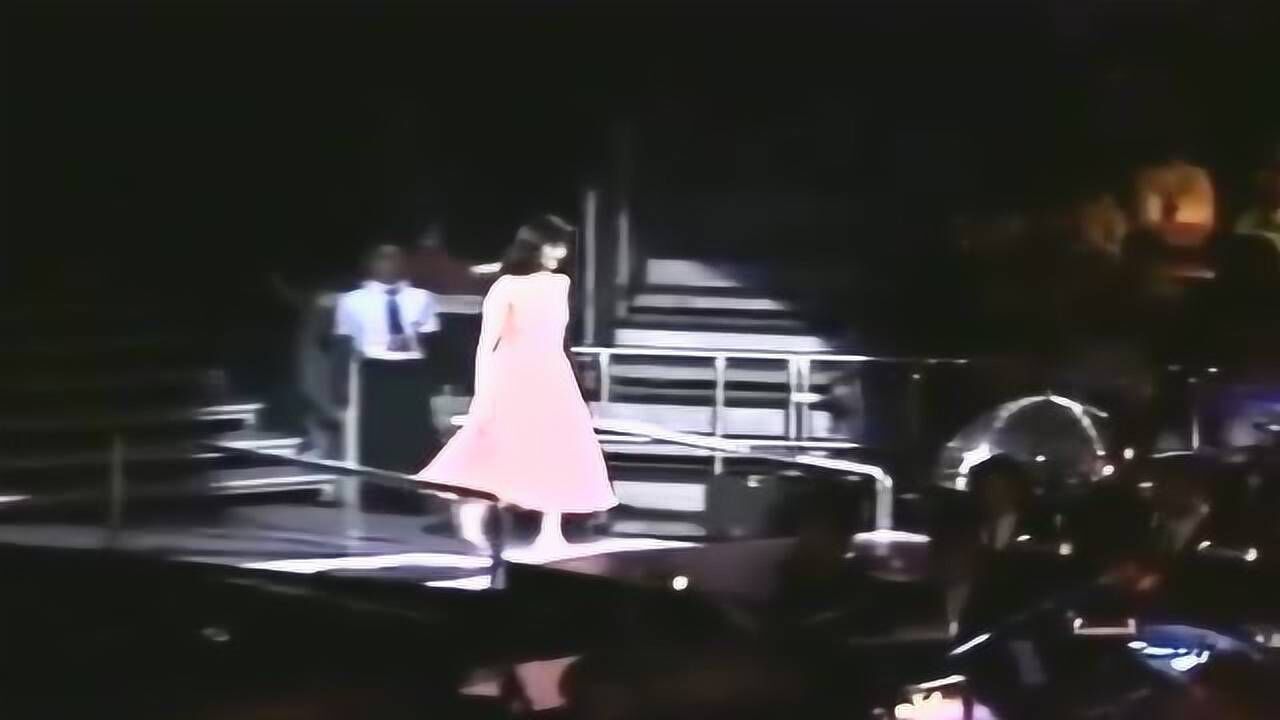 1991年，关之琳曾助阵张学友演唱会，当时那一袭粉裙真是惊艳全场_高清1080P在线观看平台_腾讯视频
