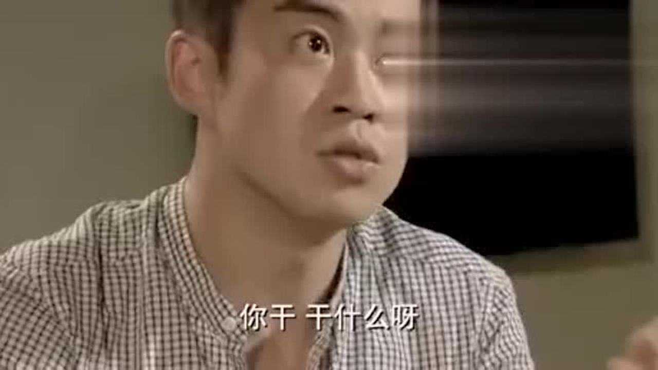 美女和帅哥一起喝酒，当着帅哥面脱衣服，这下有好戏看了腾讯视频