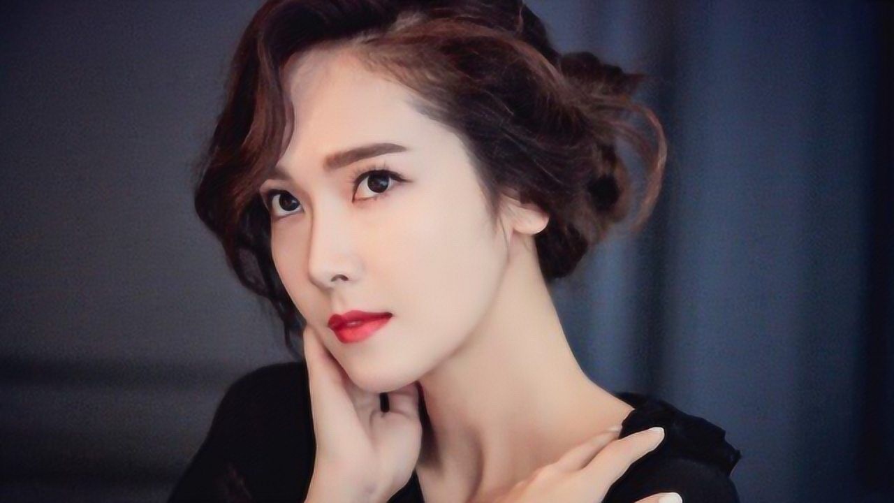 Jessica无预警从观众后方现身！舞台下绕场2次粉丝欢呼_腾讯视频