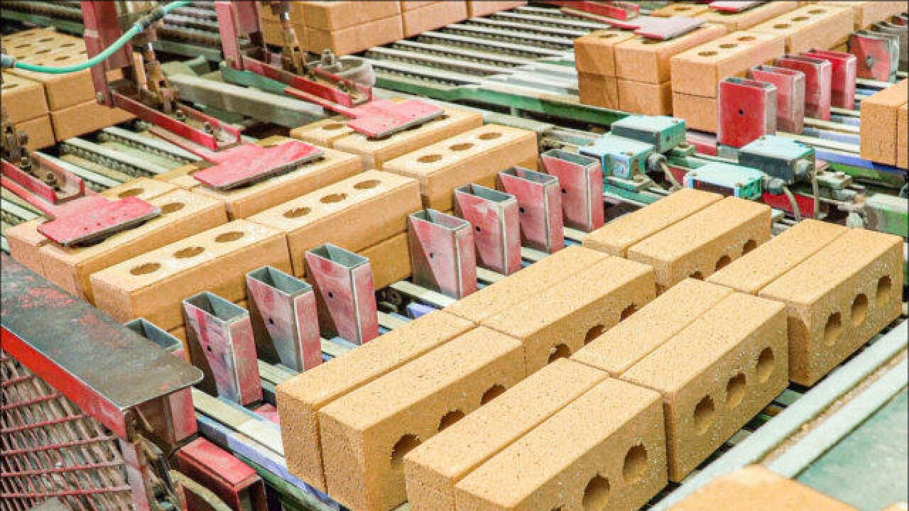 纪录片：探访国外的工厂，每天生产30万块砖头，全程自动化生产线_腾讯视频