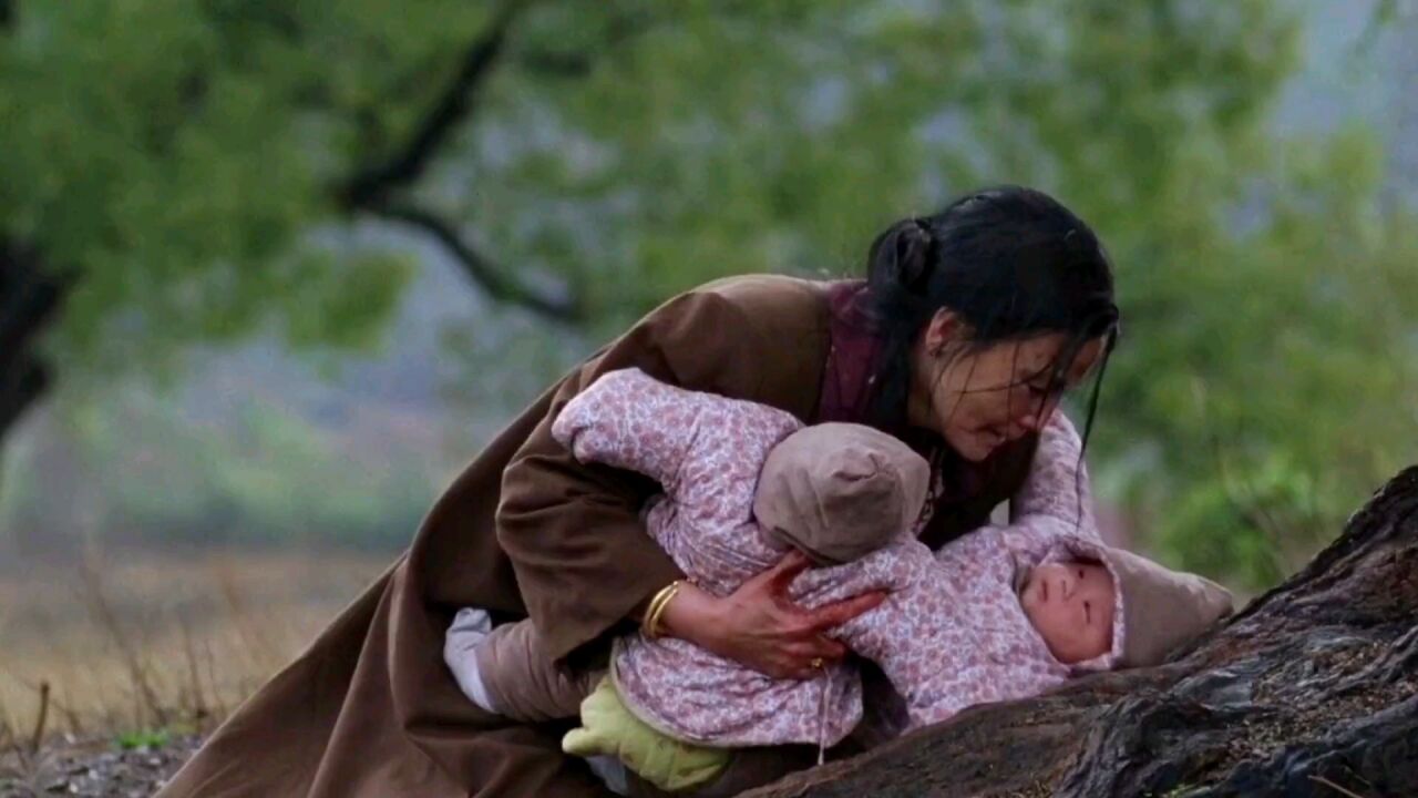 逃难的母亲无奈抛下双胞胎孩子，失散多年的姐妹团聚泪崩喜福会6腾讯视频