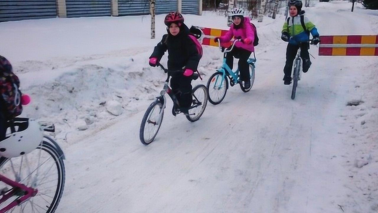 芬兰的学生励志了：零下17度风雪中，骑自行车上学好开心_高清1080P在线观看平台_腾讯视频