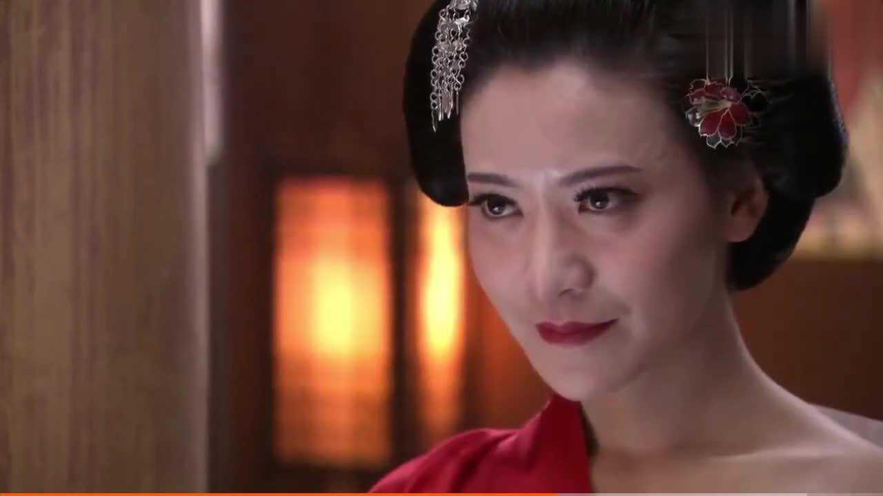 小伙跟日本美女拼酒、输一次脱一件衣服、小伙只输了一把腾讯视频 