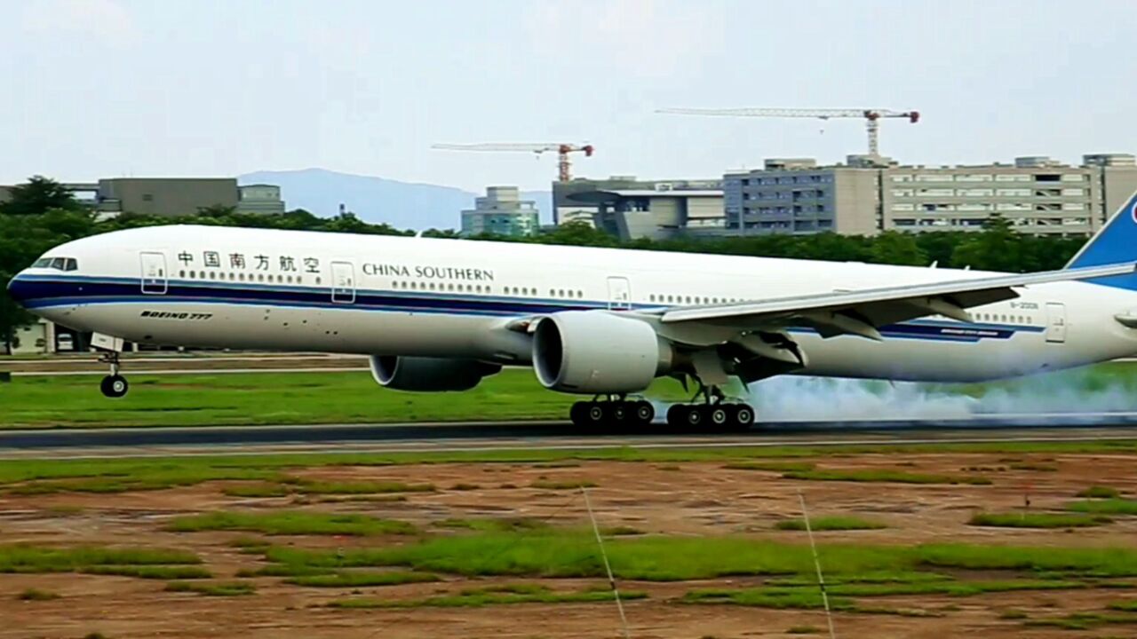 实拍三架波音777宽体飞机排队降落，接地瞬间青烟四起，太壮观了_高清1080P在线观看平台_腾讯视频