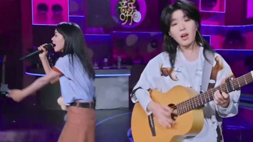 房东的猫演唱歌曲《真空》，音乐与情感的完美融合，展现独特的音乐魅力与风格_腾讯新闻