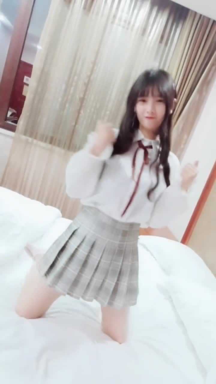 小萝莉在酒店自嗨，这么难的萝莉跪，简简单单几秒钟就做好了_高清1080P在线观看平台_腾讯视频