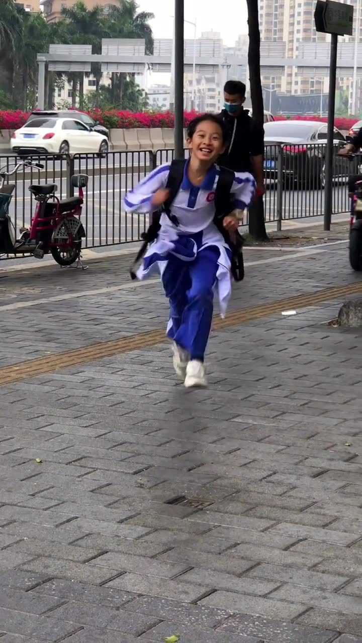你是妈妈穷极一生的财富,是妈妈撑不住的时候唯一能看到的光,看到你的成长腾讯视频