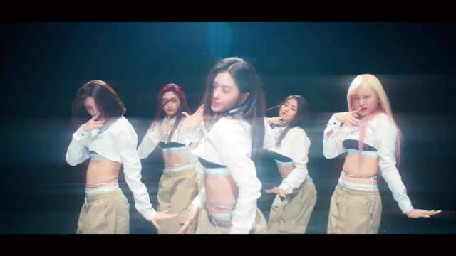 IVE 《LOVE DIVE》 MV