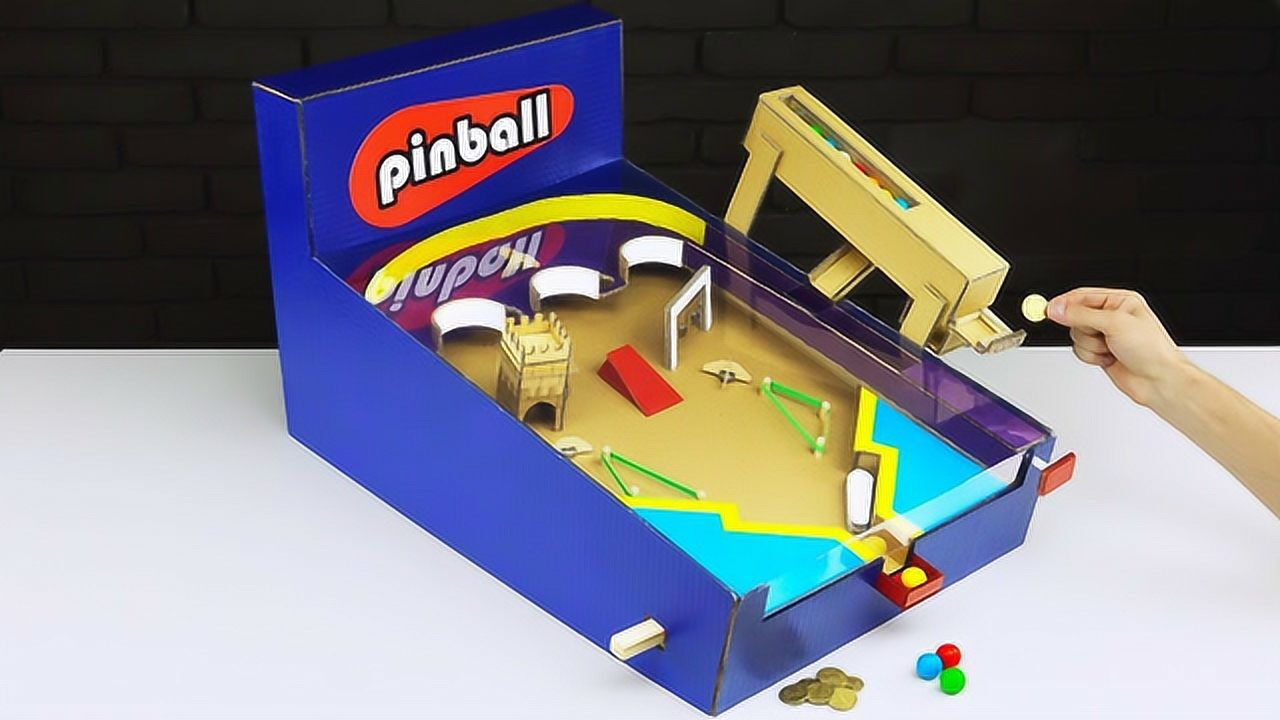 看牛人如何用纸板制作一个弹珠游戏机_腾讯视频