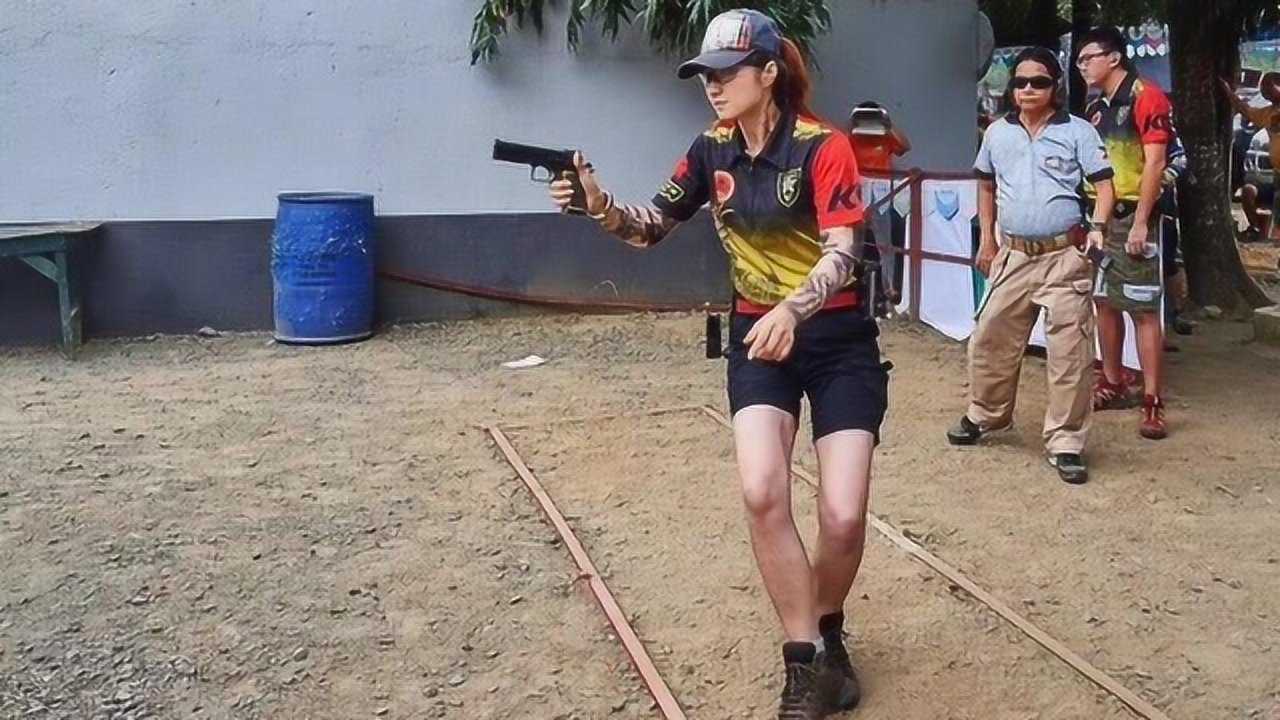 IPSC实弹射击比赛：傅小雪射击战术素养让人佩服，不一样的三角洲！_腾讯视频